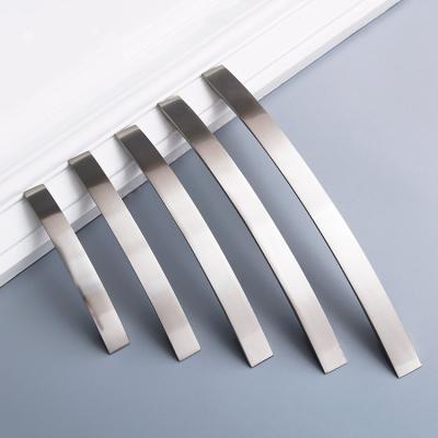 China o armário de alumínio de anodização da gaveta da cor de 192mm segura trações para o armário à venda