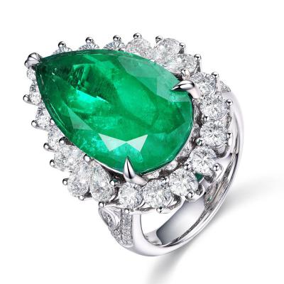Cina Regolazione di Emerald Stone Engagement Ring Prong di lacrima in vendita