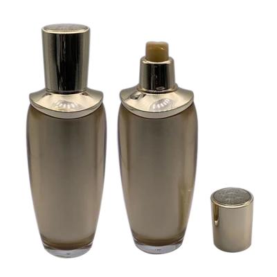中国 50ml 100mlの赤い楕円形のローション ポンプびんのスキンケアのためのプラスチック アクリルの化粧品の血清のびん 販売のため