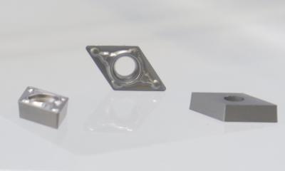 China Einfügungen für das Drehen von Karbid DCMT Einfügungen für Mehrschichtbeschichtete Drehmaschinenersatz-Einfügungen für Drehmaschinenhalter DCMT070204 zu verkaufen