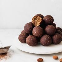 China Encrusting Date Ball Maker 220V 380V Protein Ball Making Machine for sale