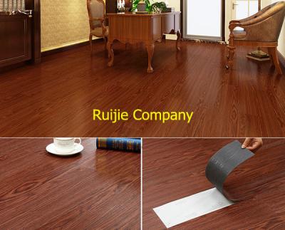 Cina Doppio pavimento elastico del PVC LVT della vite che fa macchina in vendita