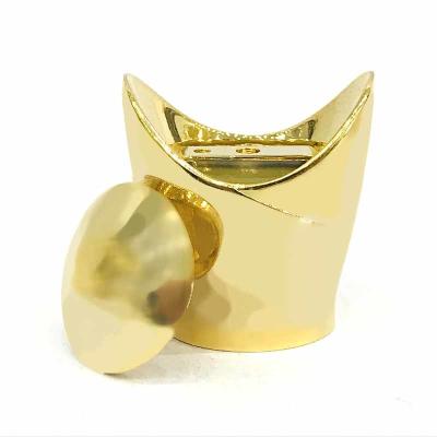 Cina Bello tappo di bottiglia su ordine del profumo di Zamak del metallo di colore dell'oro in vendita