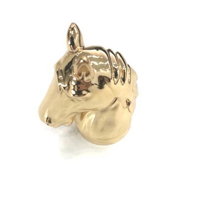 Cina Tappo di bottiglia di lusso del profumo della testa di forma del cavallo del peso massimo 96g Zamac di alta qualità in vendita