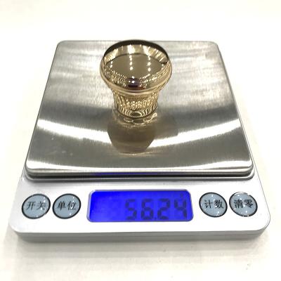 Cina Tappi per contenitori di profumo in zama personalizzati lisci per l'imballaggio in vendita