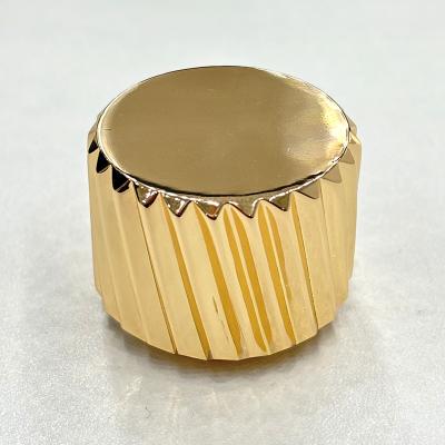 Cina ISO9004 Glossy Zamak Perfume Cover con quantità minima di ordinazione 10000pcs e più in vendita