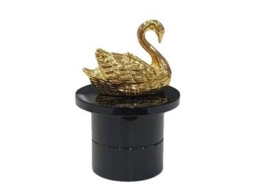 中国 スワン形の耐久性素材 グラス香水ボトル用のザマック香水キャップ 販売のため