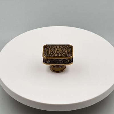 Cina Cappuccio per profumi metallici personalizzabili per bottiglie di profumi uniche e personalizzate in vendita