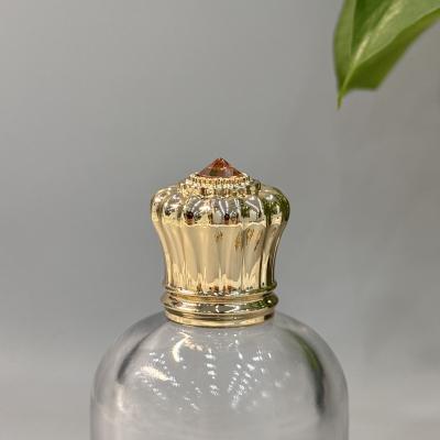 Cina Cappucci per profumi Zamak in colore oro per imballaggi profumi durevoli ed eleganti in vendita