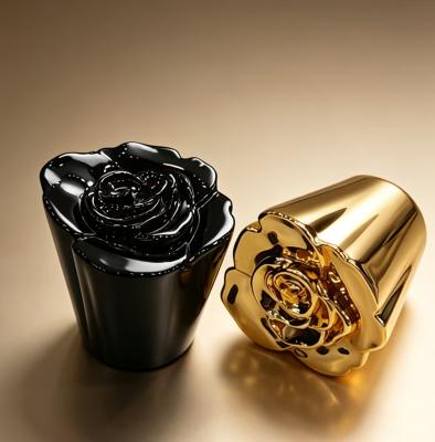 China Luxury Rose Sculpted Perfume Cap in Gold & Black Zinc Alloy for sale