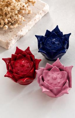 China Luxury Lotus Flower Shaped Zinc Alloy Perfume Bottle Cap with High-Gloss Electroplated Finish for sale
