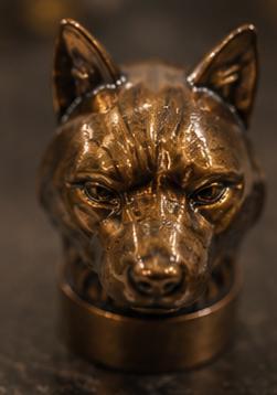 China 3D Wolf Head Antique Bronze Zamak Perfume Cap with Customizable Logo for sale