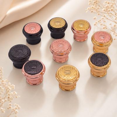 China Customizable Luxury Zamac Perfume Cap with High Corrosion Resistance and Two-Tone Embossed Design for sale