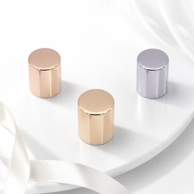 China Customizable Zamak Perfume Cap with Mirror Rose Gold Plating and Leak-Proof Seal for FEA 15 Bottles for sale