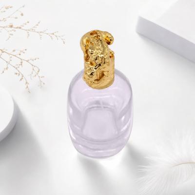 China Customized Golden Textured Top Zamak Perfume Cap for Elegant Perfume Bottle Lids for sale