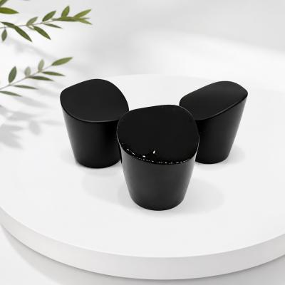 China Black Finish Customizable Design Zamak Perfume Cap with 15mm Diameter for Luxury Fragrance Packaging for sale