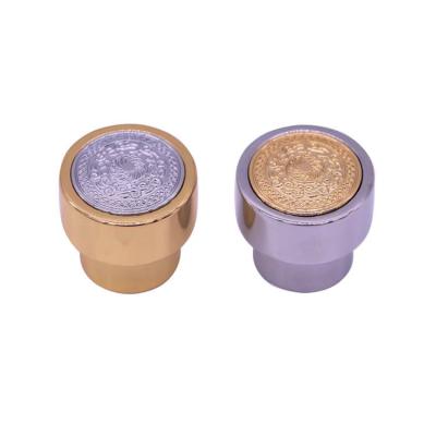 Chine Torsion distincte outre de forme en alliage de zinc de place de Gunmetal de capsules de parfum à vendre