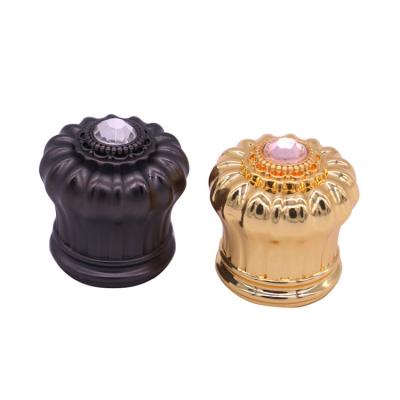 Cina Progettazione magnetica in lega di zinco di brevetto del cappuccio del profumo del diamante per le bottiglie di profumo vuote in vendita