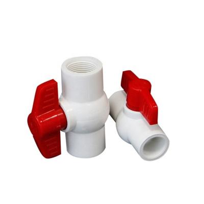 Cina Valvola a sfera in PVC bianca da 1 pollice per sistemi idraulici da valvola di plastica in vendita