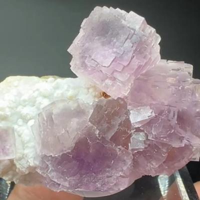 China 97% 97.5% CaF₂ Acid Pink Fluorite Lump Fine & Uniform Particle for sale