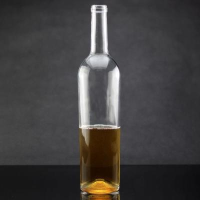 Cina Bottiglie di imballaggio di olio d'oliva a colletto di vetro con disegno poligonale e chiusura del tappo di sughero in vendita