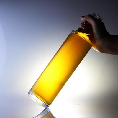 China Garrafa de vidro de vodka de 750 ml com cortiça e forma cilíndrica única em design único à venda