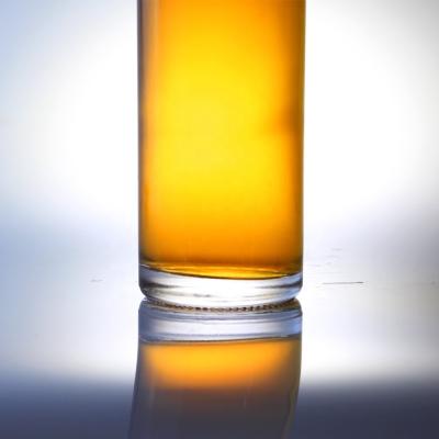 China Garrafa de vidro de vodka de 750 ml com cortiça e forma cilíndrica única em design único à venda