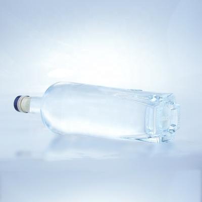 Cina Collare di vetro Bottiglia di vetro per bevande alcoliche 750 ml con sigillo di sughero in vendita