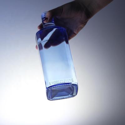 China Acid Etch Custom Design Quadrado 750ml Garrafas de vidro de cor azul para Vodka Whisky Unique à venda