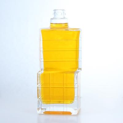 Cina Prodotti in vetro bottiglia a forma unica 750 ml 700 ml per vodka whisky tequila brandy in vendita
