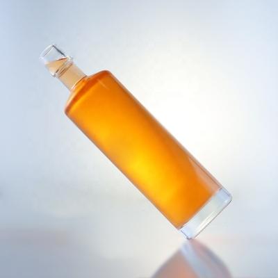 Cina Bottiglie di vetro per bevande cinesi di 750 ml di tenuta di sughero di tipo di sughero extra flint per vodka in vendita