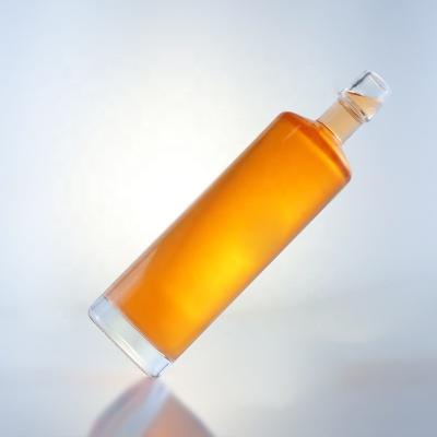 Cina Bottiglie di vetro per bevande cinesi di 750 ml di tenuta di sughero di tipo di sughero extra flint per vodka in vendita