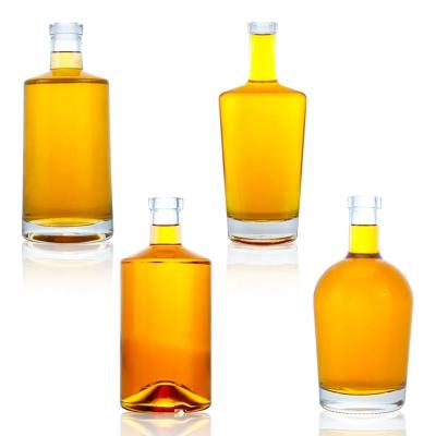 中国 Avialable 透明な円形のワインボトル 500ml 700ml 750ml 飲料用コルク付き 販売のため