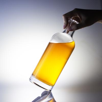 Cina Bottiglia vuota di vetro trasparente liscia Bottiglie di vodka da 1 litro Personalizzabili e durevoli in vendita