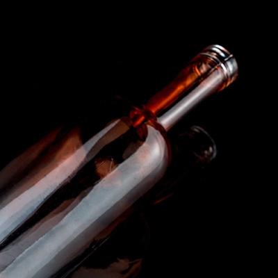 Cina Rivestimento di colore rosso 750 ml bottiglia di tequila in vetro con design unico e sughero in vendita