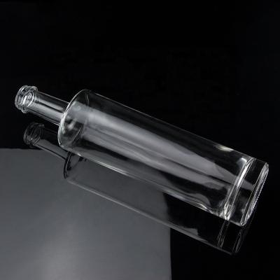 中国 独特のデザイン 750ml ロング ネック 空のウォッカ ガラスボトル スクリューキャップ スーパーフリント ガラス 販売のため