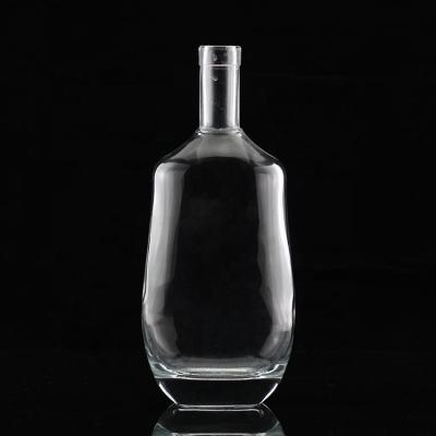 Cina Acid Etch Surface Handling Bottiglie di tequila di vetro con collo rotondo e filtro vuoto in vendita