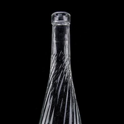 中国 グラスボディ素材 500ml 700ml ウィスキーワインボトル 独特の底が上がったデザイン 販売のため