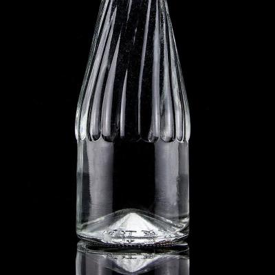 中国 グラスボディ素材 500ml 700ml ウィスキーワインボトル 独特の底が上がったデザイン 販売のため