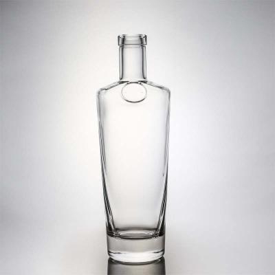 Cina Materiale di base Vetro personalizzato 500ml 700ml 750ml Super Flint Rotondo Bottiglia di vetro trasparente in vendita