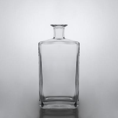 Cina Forma personalizzata Acceptabile Bottiglia di liquore di vetro per brandy Tequila Logo personalizzato Acceptabile in vendita