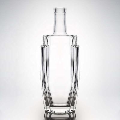 Cina Acceptabile Logo del cliente Vetro quadrato Super Flint 500ml 700ml 750ml Bottiglia per Gin in vendita