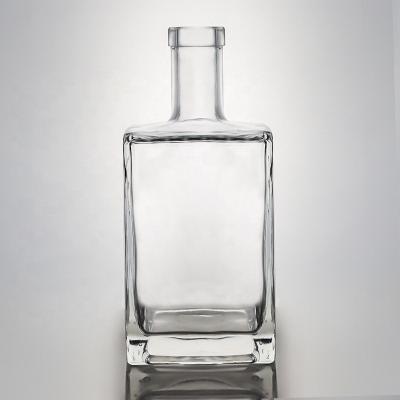Cina Acceptabile Logo del cliente Vetro quadrato Super Flint 500ml 700ml 750ml Bottiglia per Gin in vendita