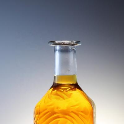 Cina Bottiglie di vino in miniatura di vetro trasparente con bottiglie di vetro di sughero da 75 cl in vendita