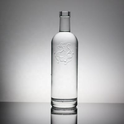 Cina Materiale del colletto Vetro 700 ml 750 ml Bottiglia di vino di moda per liquori in vendita