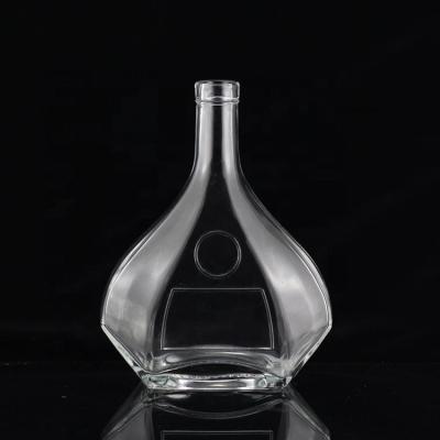Cina 750ml Cut Shape Design Unico Bottiglia di Spiriti di Vetro Prodotta da per Custom Made in vendita