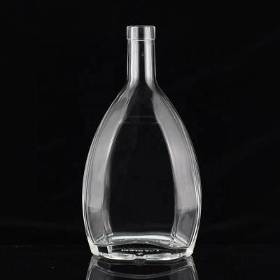 Cina 750ml Cut Shape Design Unico Bottiglia di Spiriti di Vetro Prodotta da per Custom Made in vendita