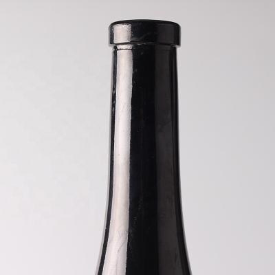 Cina Bottiglia nera vuota da 750 ml con bocca di sughero e bottiglia di vetro spray per la promozione della vodka in vendita