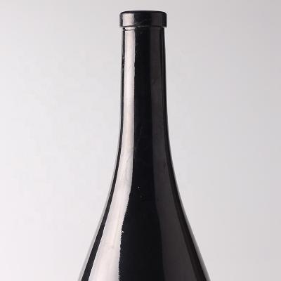 Cina Bottiglia nera vuota da 750 ml con bocca di sughero e bottiglia di vetro spray per la promozione della vodka in vendita