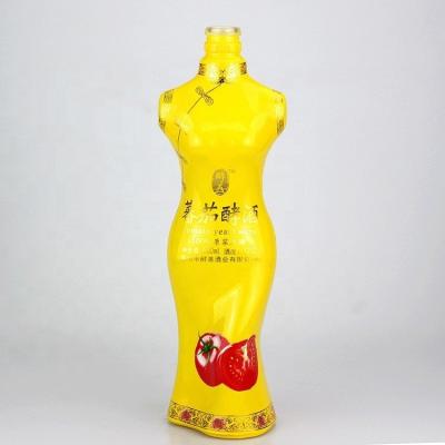 Cina Bottiglia in forma di corpo femminile sexy bottiglia di liquore di vetro unica con tappo corona in vendita